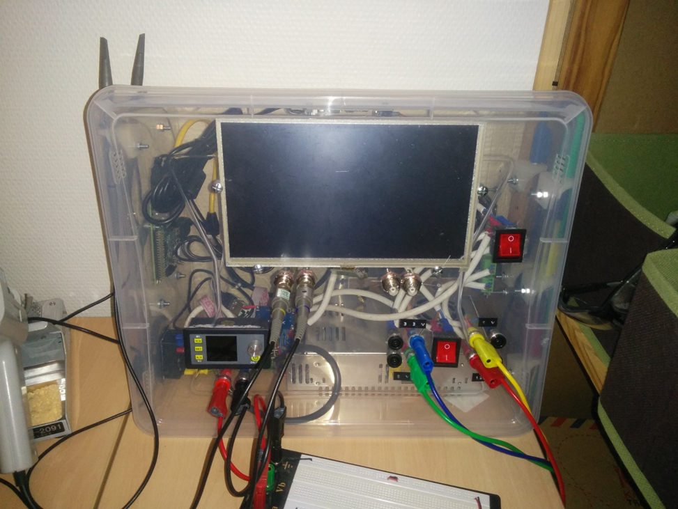 Logic Analyzer Shield for a Red Pitaya Board